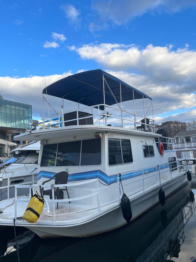 Harbor Master houseboat with Liveaboard | Looknet